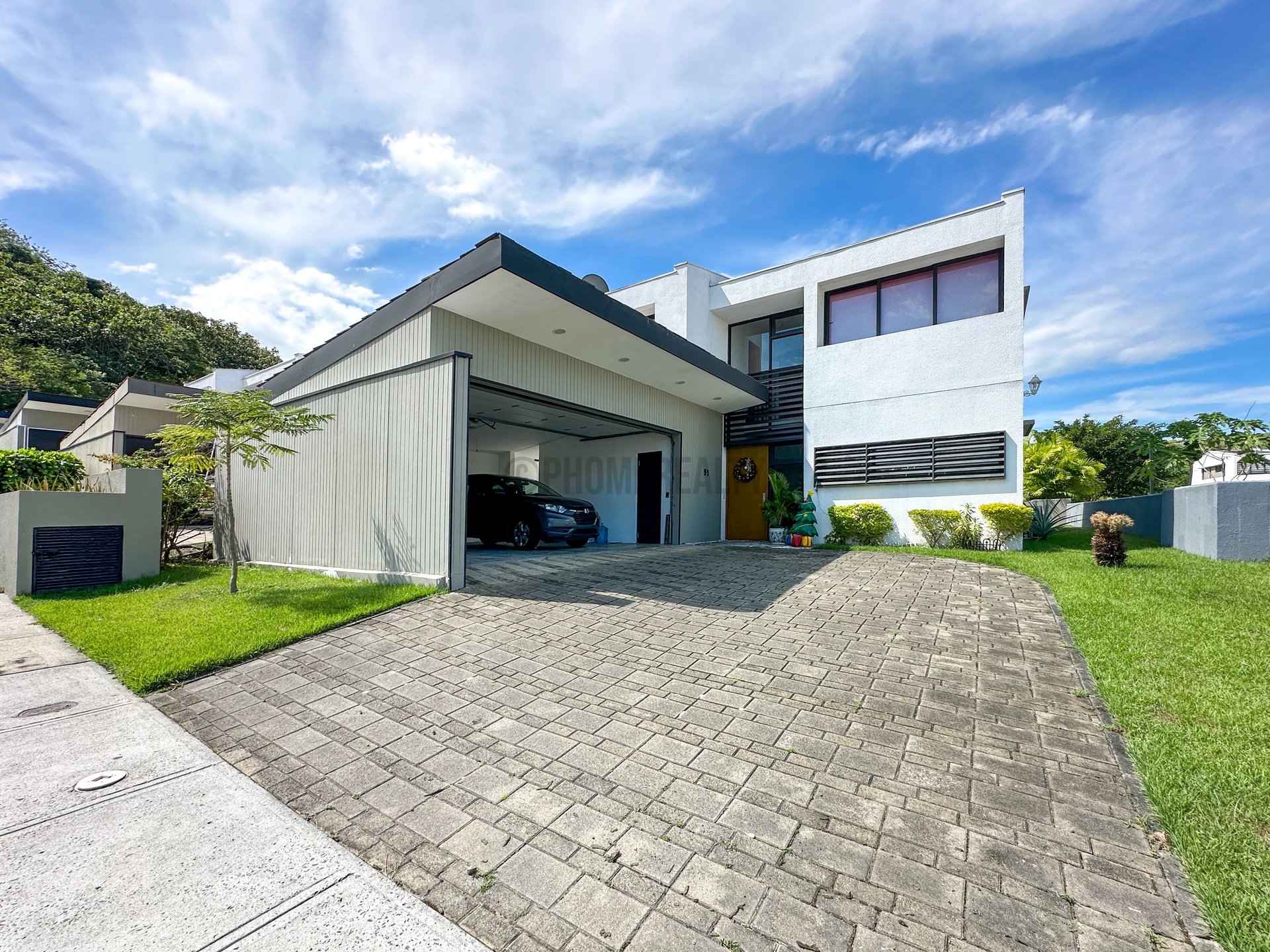 Single-family house for rent in the exclusive Barrio Alto de Altos de ...