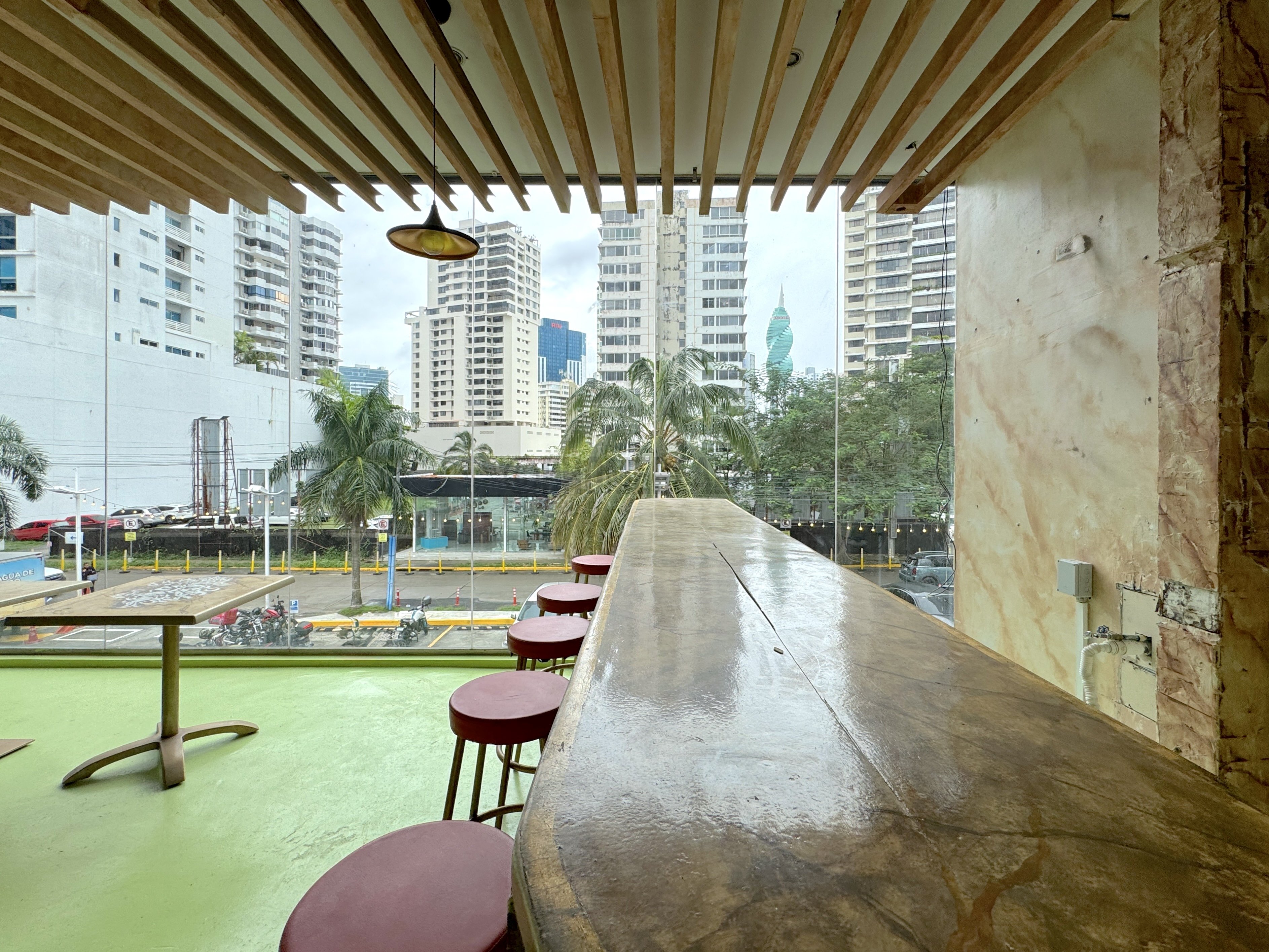 Commercial Space with Terrace in Avenida Balboa for Rent